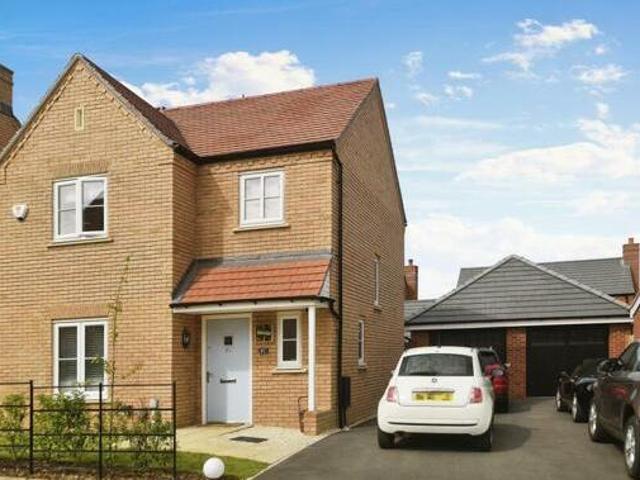 Oatlands Drive, Bedford, 3 Bedroom Detached