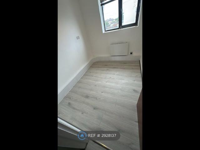 Oatlands Drive, Slough SL1, 2 bed flat to rent, £1,375 pcm | PrimeLocation