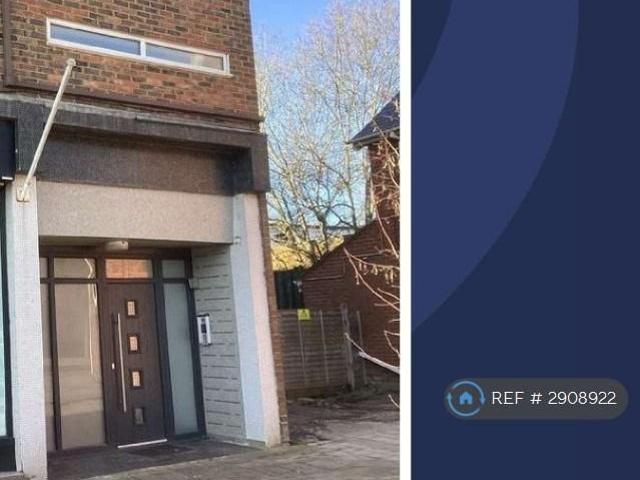 Oatsheaf Parade, Fleet, GU51 2 bed flat to rent £1,450 pcm £335 pw