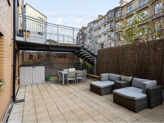 Oban Drive, Maryhill, Glasgow, G20 2 bed flat to rent £1,395 pcm £322 pw