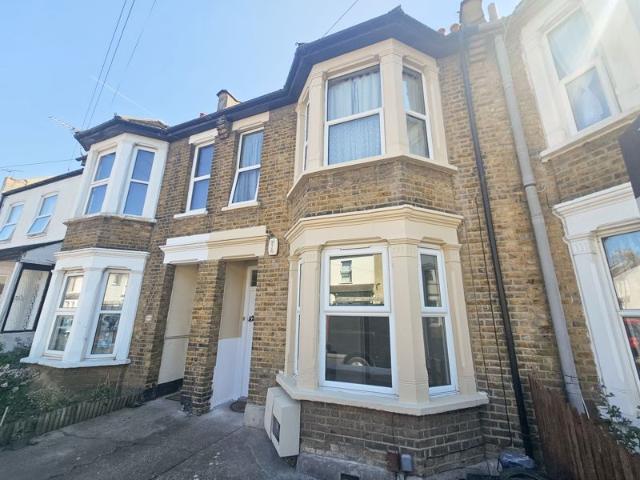 Oban Road, Southend On Sea SS2, 2 bed flat to rent, £1,300 pcm | PrimeLocation