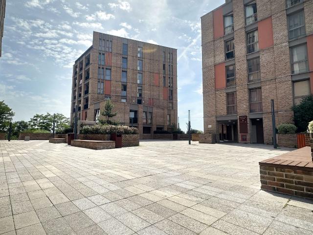 Oberman Road, London NW10, 3 bed flat to rent, £3,000 pcm | PrimeLocation