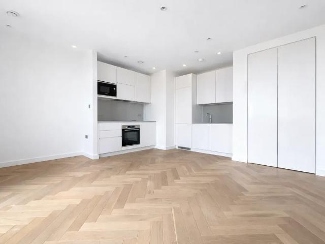 Oberman Road, London NW10, 2 bed flat to rent, £2,500 pcm | PrimeLocation