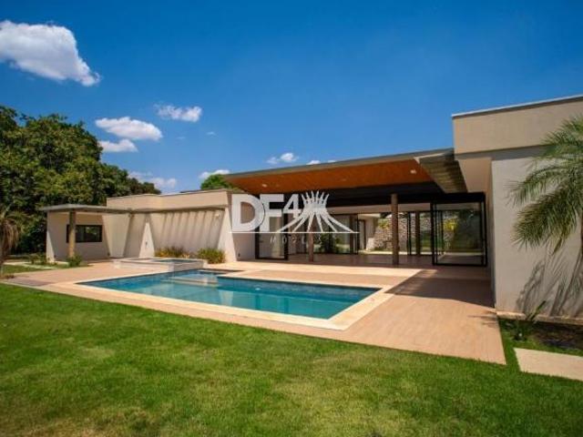Obra de Arte da Arquitetura Moderna: Sua Nova Residência de Luxo na QL 14 do Lago Norte