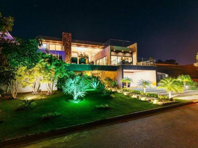 Obra Prima da arquitetura com 4 suítes no condomínio FAZENDA SERRA ZUL II