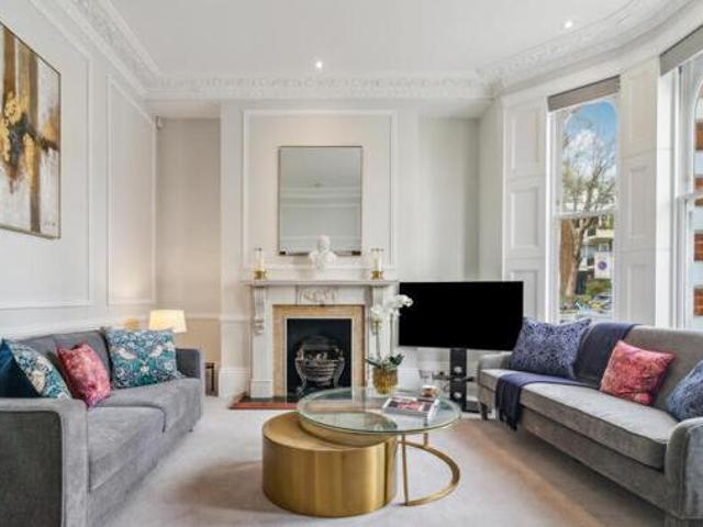 Observatory Gardens, Campden Hill, 3 Bedroom Flat