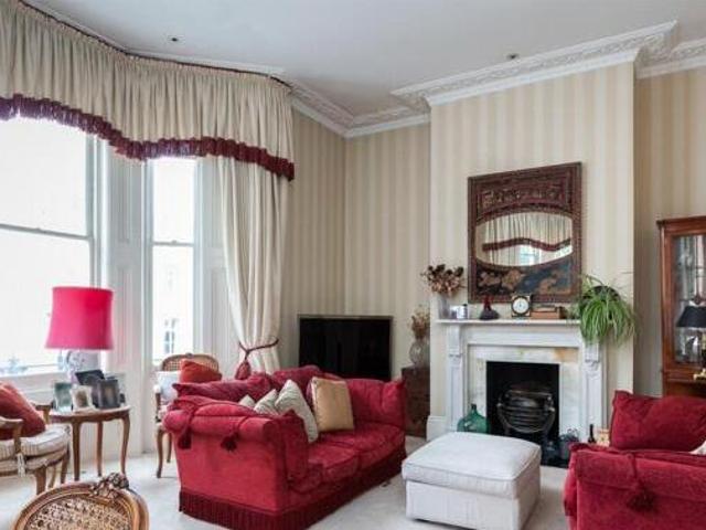 Observatory Gardens, Kensington, 3 Bedroom Flat