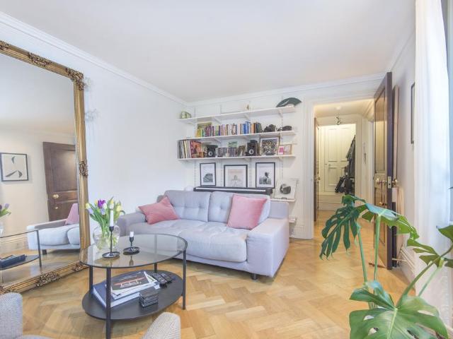 Observatory Gardens London W8 1 bed flat to rent £3,350 pcm £773 pw