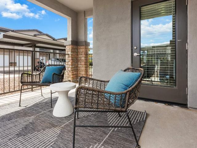 Obsidian on Glendale 2 Bedroom Apartment for Rent at 7601 W Glendale Ave, Glendale, AZ 85303