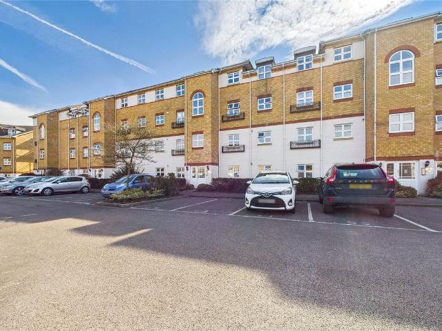 Ogden Park, Bracknell, Berkshire RG12, 2 bed flat to rent, £1,450 pcm | PrimeLocation
