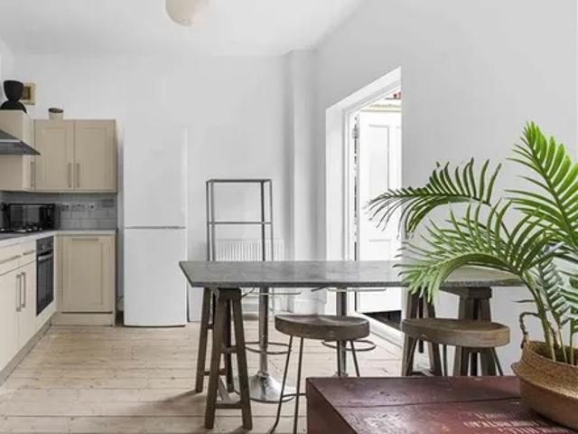 Oddbins, 8 Elgin Crescent, London, W11 2JA, United Kingdom | 2 bed apartment for rent #139070470 | Rentberry
