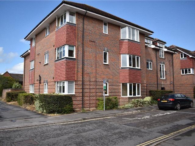Oddfellows Road, Newbury RG14, 2 bed flat to rent, £1,200 pcm | PrimeLocation