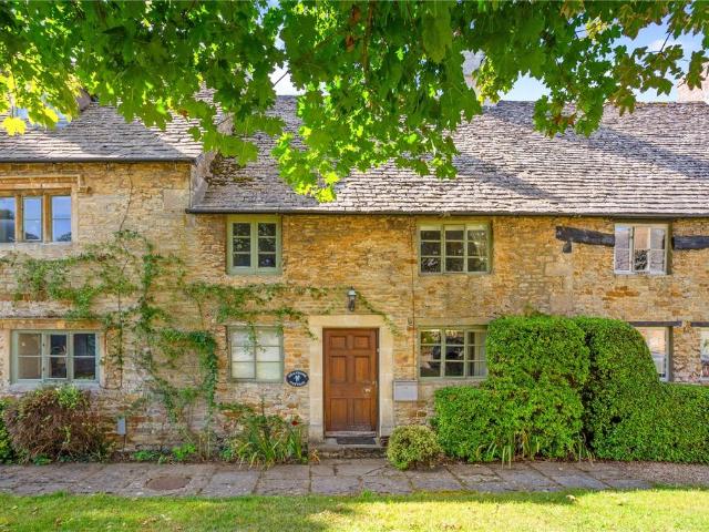 Oddington, Moreton in Marsh. 3 bed semi detached house to rent £4,850 pcm £1,119 pw