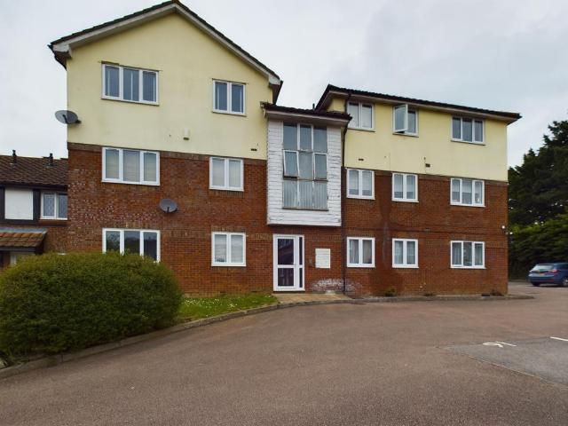Odette Gardens, Tadley, RG26 2 bed flat to rent £1,395 pcm £322 pw
