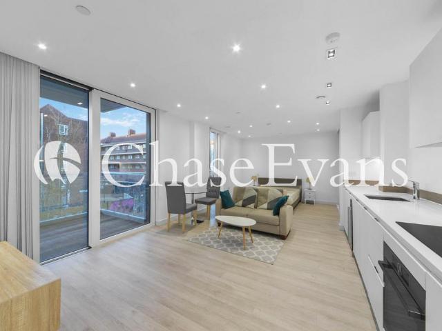 Odell House, 16 Woodberry Down, Wood. Flat to rent £1,863 pcm £430 pw