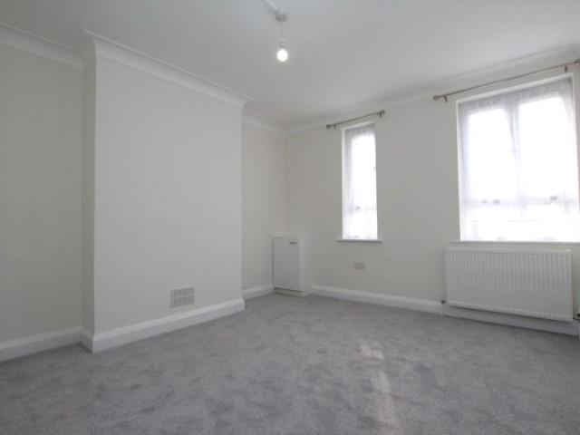 Odeon Parade, Allendale Road, Greenford 1 bed flat to rent £1,450 pcm £335 pw