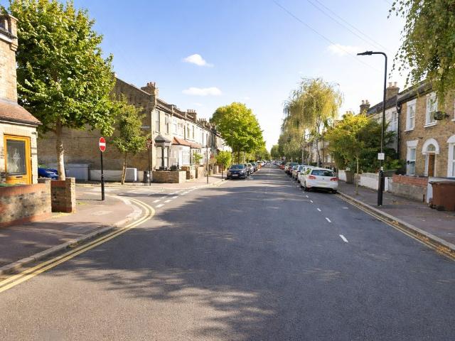 Odessa Road, London E7, 2 bed flat to rent, £1,650 pcm | PrimeLocation