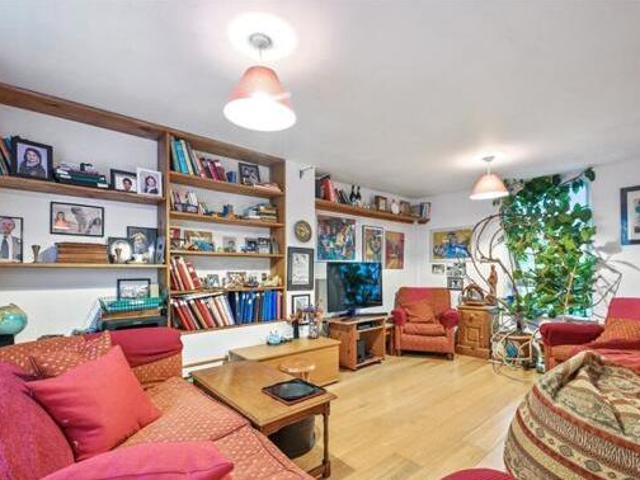 Odhams Walk, London, 3 Bedroom Apartment