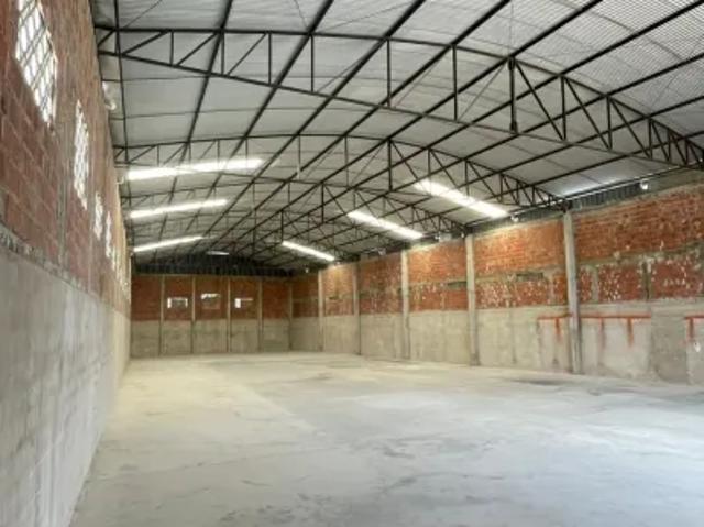 Exclusivo! Galpão Comercial 1.000m² em Localização Estratégica Ideal para seu Negócio!