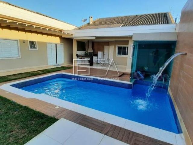 OFERTA IMPERDÍVEL! Residência de Alto Padrão: Luxo e Sofisticação em Localização Privilegiada