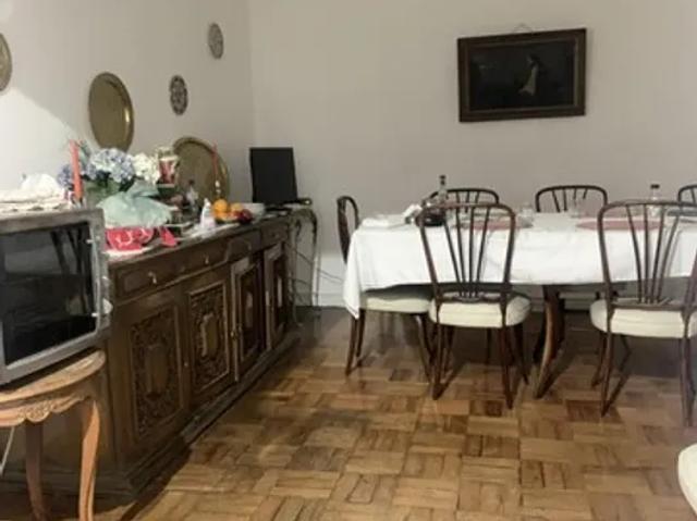 Oferta! Linda casa de 300m de terreno, cercado de prédios residenciais p/a diversas áreas de atuação