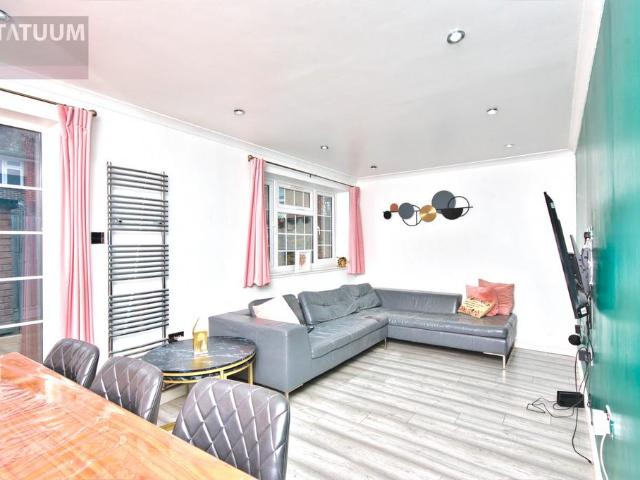 Off Chrisp St, Poplar, All Saint. 4 bed townhouse to rent £3,750 pcm £865 pw