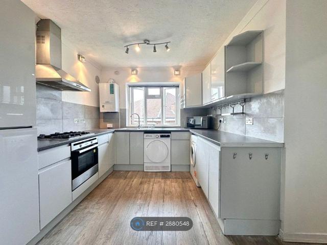 Off East End Road, London N2, 3 bed flat to rent, £2,426 pcm | PrimeLocation