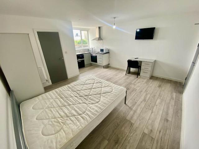 Off Hawthorne Avenue, Uplands, Swansea SA2, 1 bed flat to rent, £710 pcm | PrimeLocation