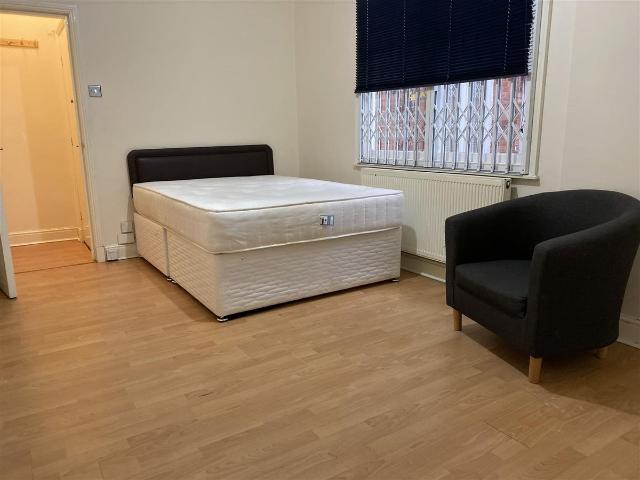 Off London Road, Evington Road, Leicester LE2, Studio to rent, £695 pcm | PrimeLocation