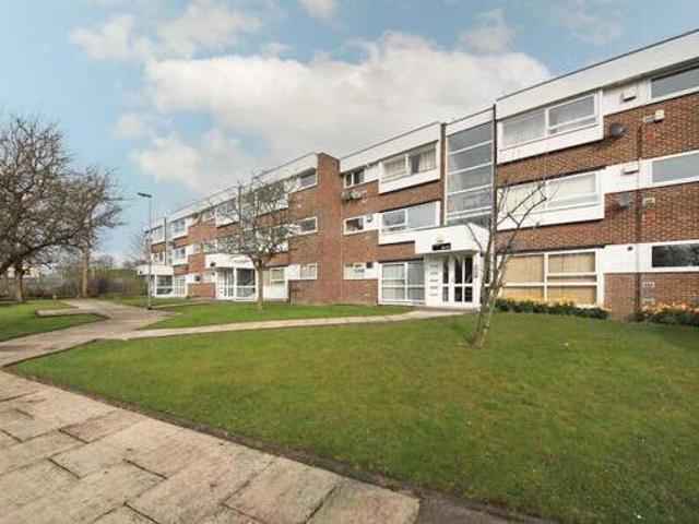 Off Shadwell Lane, The Moorlands, Alwoodley, 2 Bedroom Flat