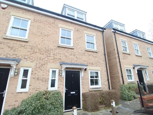 Off Peckham Street, Bury St Edmunds IP33, 3 bed end terrace house to rent, £1,750 pcm | PrimeLocation