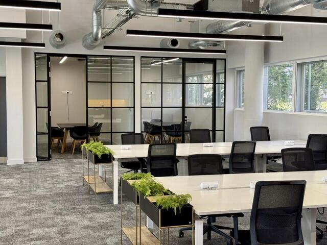 Office Central Milton Keynes Buckinghamshire LS100505803