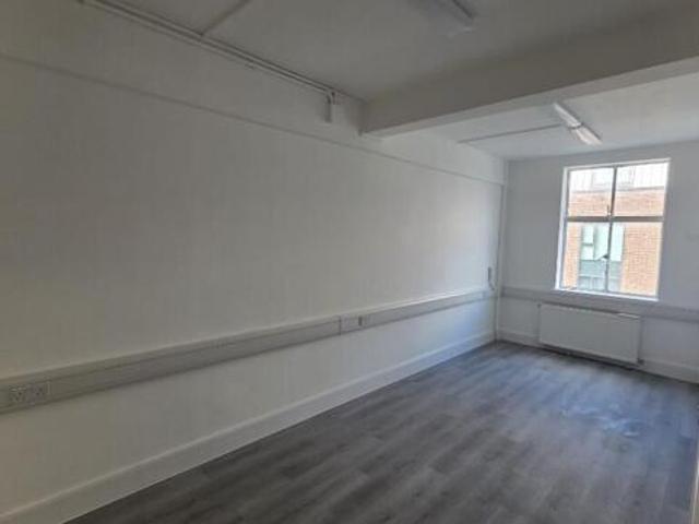 Office London London 100648133