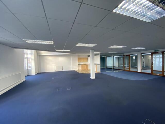 Office Southampton Hampshire LS99974671