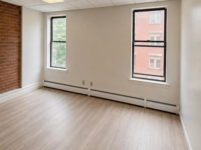 OFFICE SPACE FOR RENT_APPROX. 565 SF