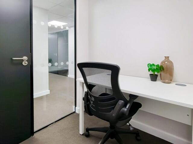 Office Surrey Great London 99712042