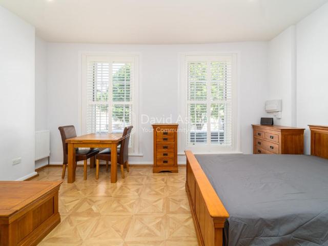 Offord Road, Islington, London Studio to rent £2,100 pcm £485 pw