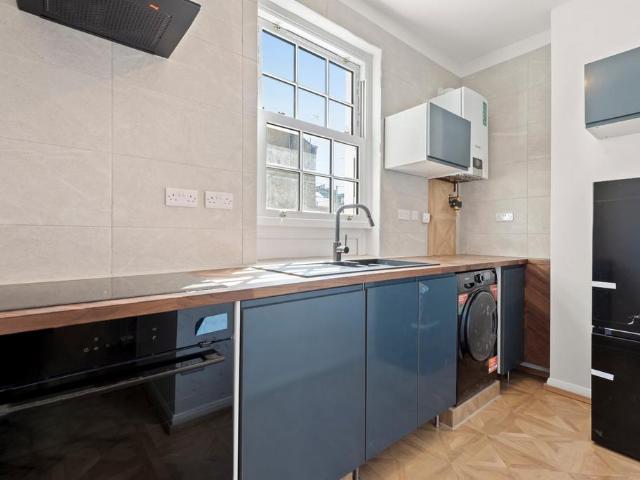 Offord Road, Barnsbury, Islington. Flat to rent £2,500 pcm £577 pw