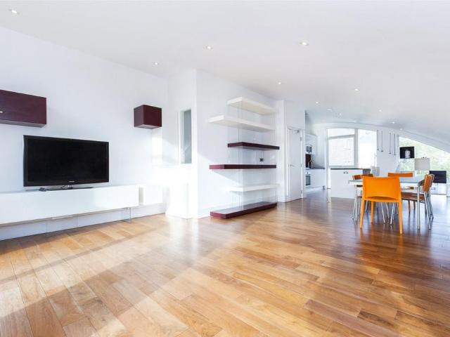 Offord Road, London, N1 3 bed apartment to rent £4,750 pcm £1,096 pw