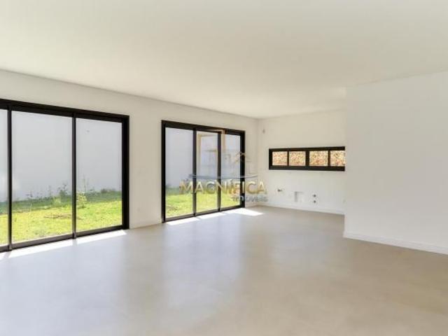 Oká: Casas de Alto Padrão em Curitiba