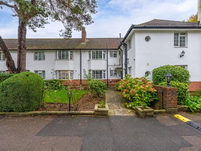 Okehampton Close, London N12, 2 bed flat to rent, £1,695 pcm | PrimeLocation
