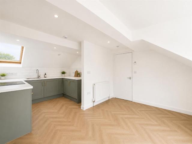 Okehampton Road, Exeter EX4, 2 bed flat to rent, £1,100 pcm | PrimeLocation