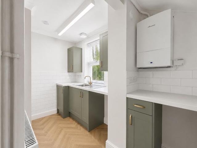 Okehampton Road, Exeter EX4, 2 bed flat to rent, £1,100 pcm | PrimeLocation