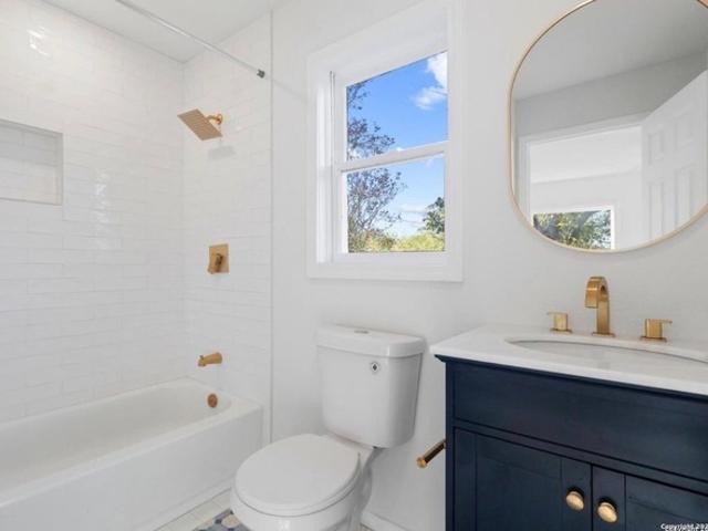 Olmos Park luxury living near shopping