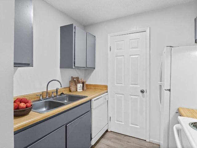 Olathe72 at Fountain Ridge 2 Bedroom Apartment for Rent at 515 S Clairborne Rd, Olathe, KS 66062