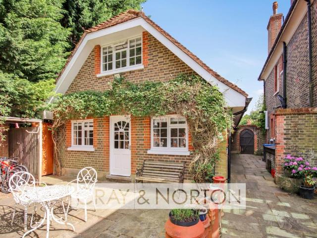 Old Coulsdon, Old Coulsdon, CR5 1 bed flat to rent £1,600 pcm £369 pw
