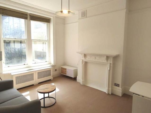 Old Court Place, London W8 1 bed flat to rent £2,300 pcm £531 pw