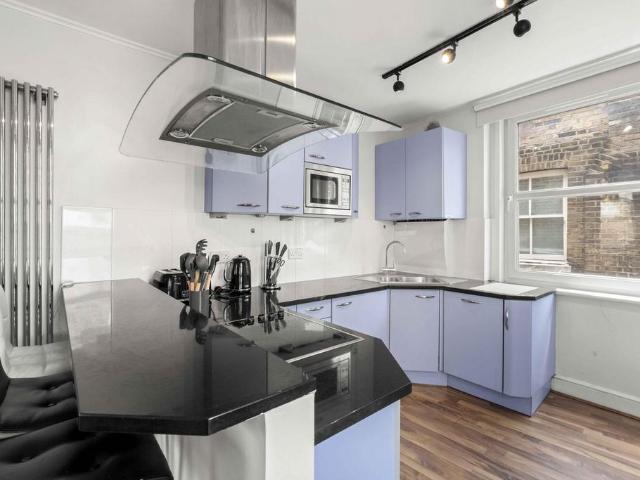 Old Compton Street, Soho 1 bed flat to rent £2,400 pcm £554 pw