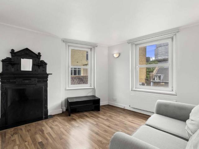 Old Compton Street, Soho 1 bed flat to rent £2,250 pcm £519 pw