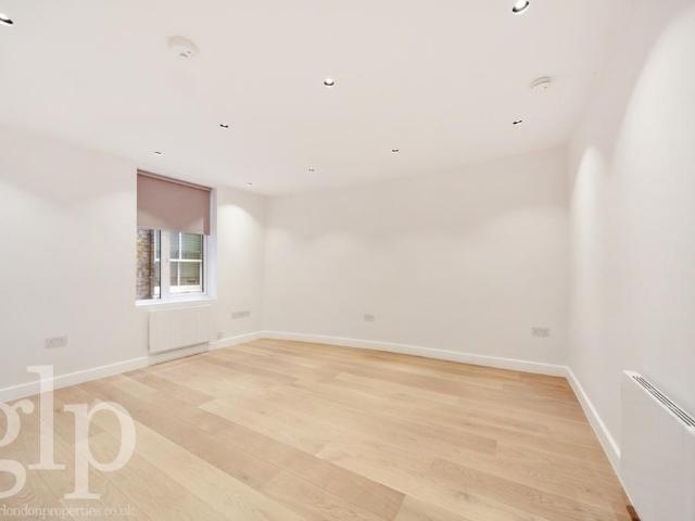 Old Compton Street, Soho, W1D 1 bed apartment to rent £2,145 pcm £495 pw